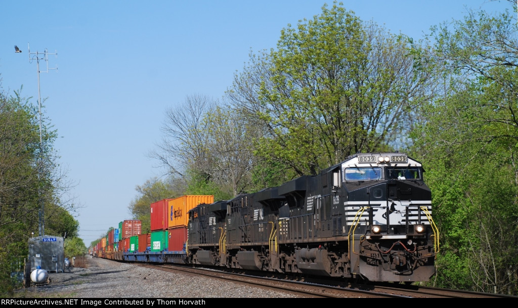 NS 8039 leads 22V on to MAIN 1 at CP SULLY so NS 21M can go west